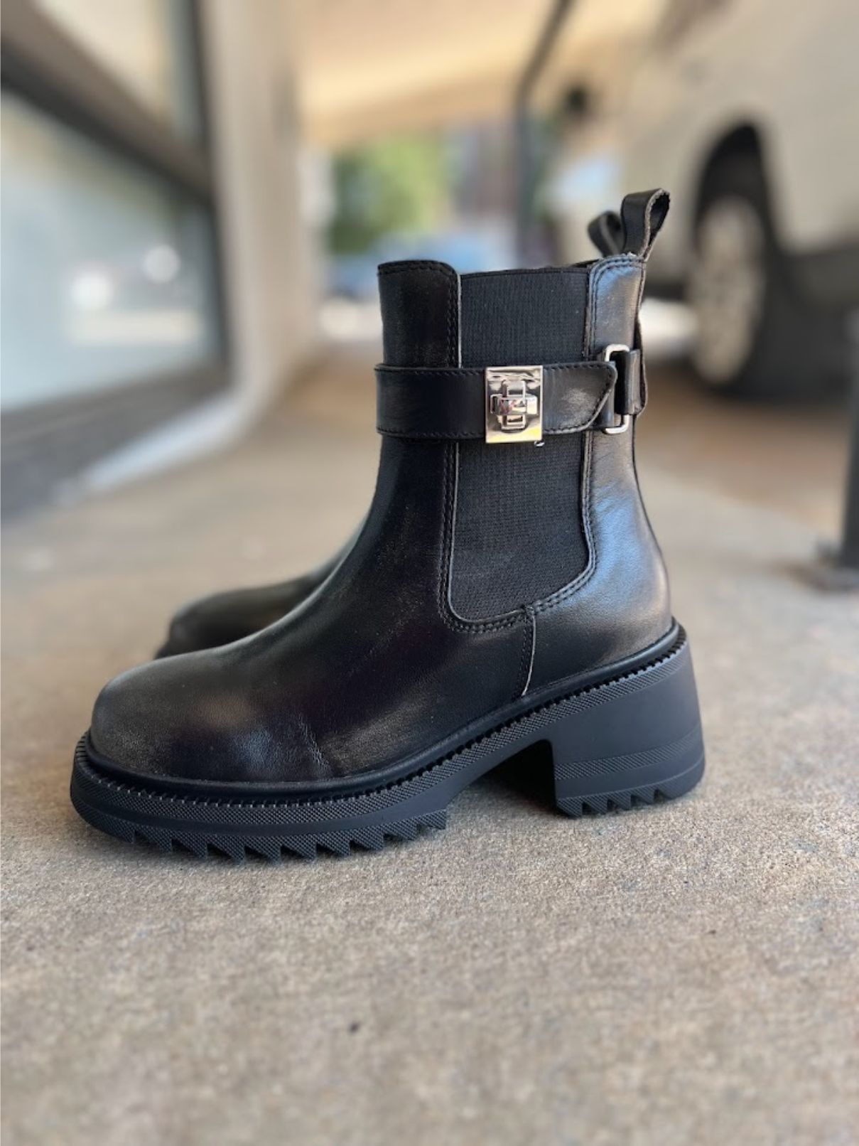 Steve Madden Gates Boot in Distressed Black